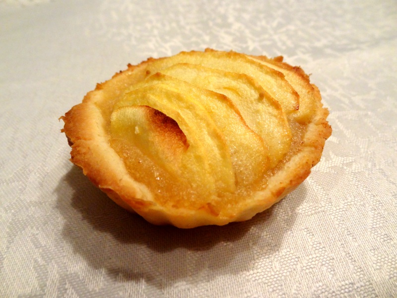 Tartelettes aux pommes meringuées - Recette facile - CakesandSweets.fr