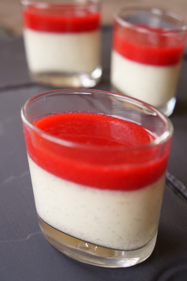 Panna Cotta Vanille Framboises, recette de Verrine - CakesandSweets.fr