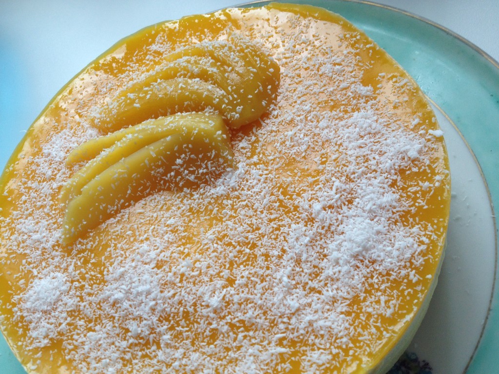 Bavarois Mangue Ananas sur Dacquoise Coco - CakesandSweets.fr